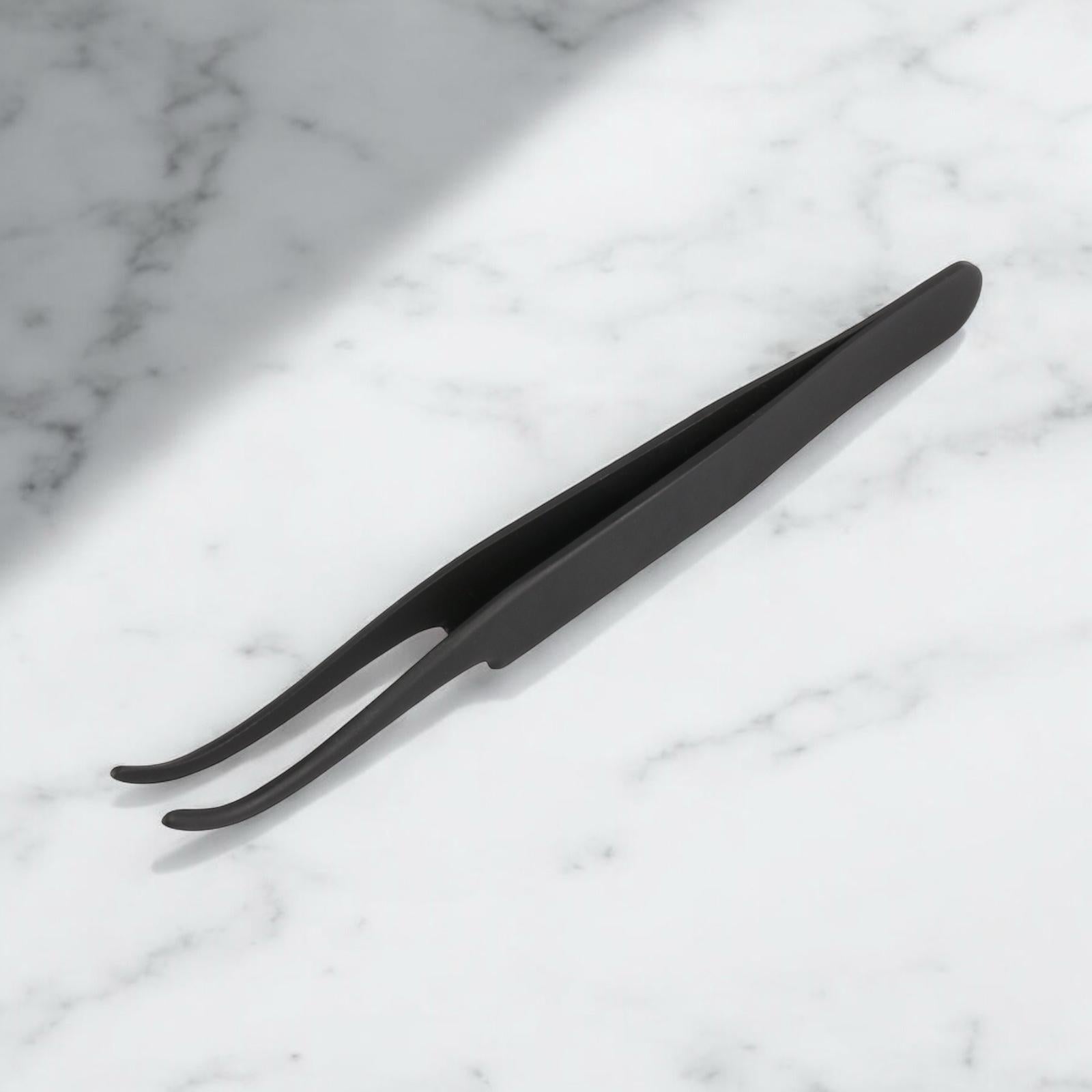How to Use Tweezers and Applicators for Precise Lash Placement – LashXtend